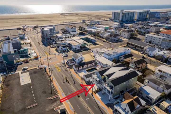 Beach Ball Bliss 1.5 Blocks From Beach, 3 Br 2.5ba - Wildwood, NJ