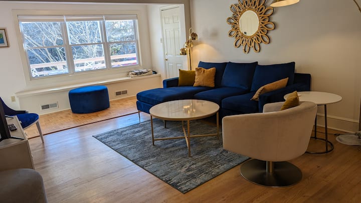 Stylish Downtownduplex
Walk To Main St
No Pet Fee! - Hendersonville, NC