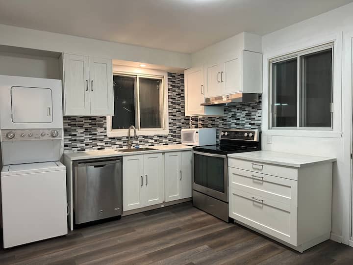 Spacious 2br Near Metro, Full Kitchen, Quiet Area - Laval, Canada