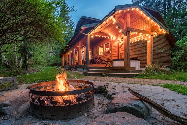 Trillium Lodge+studio: Hot Tub+sauna! Sleeps 10! - Washington