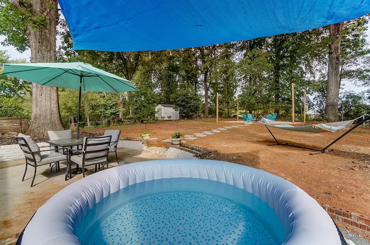 Hot Tub, Mini Golf Near Bank Of America Stadium - Charlotte, NC