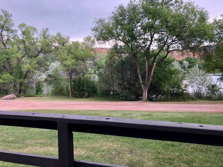 Floral Cabin, Private, Lake View - Hot Springs, SD