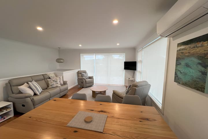 Top Deck - Panoramic Water Views - Binalong Bay