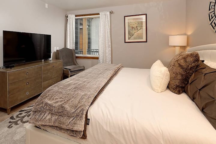 3 Central Condo-pool, Hot Tub, Blocks From Gondola - Aspen, CO