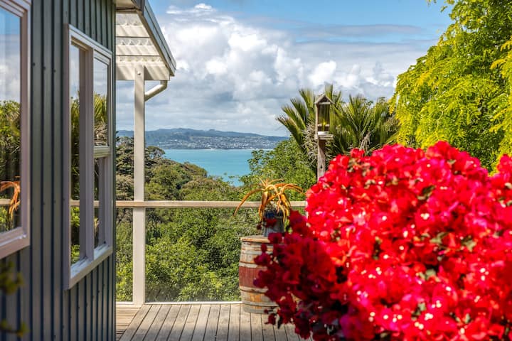 Oceanview Retro Retreat. Quiet & Cosy Living - Waiheke Island