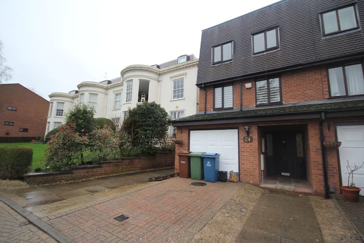 Harrow Fields Place - 4 Bedrooms - Harrow