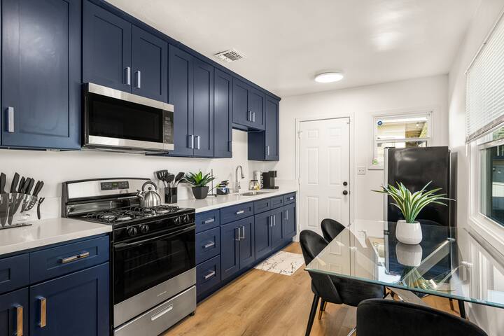 Getaway-8 Miles From Disney (Sleeps 6)near Airport - Orange, CA