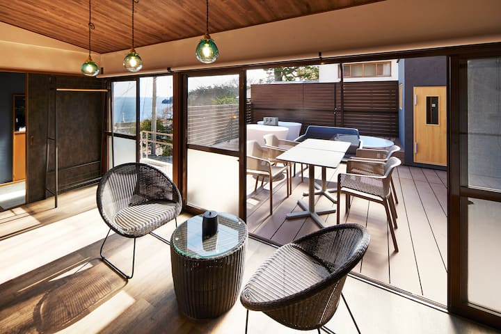 超透明な海へ45秒｜サウナ&水風呂・ジャグジー・bbq・ホームシアター！駐車場付｜maigre海の声 - 伊東市