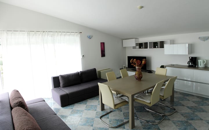 Three Bedroom Apartment 8 Adults - Primošten