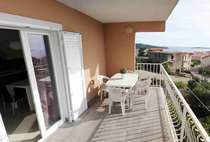 Three Bedroom App For 7 Adults - Primošten