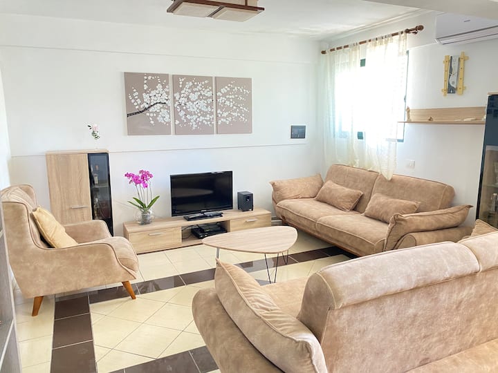 Your Seaside Home! Entire Place, Free Parking - Albanien