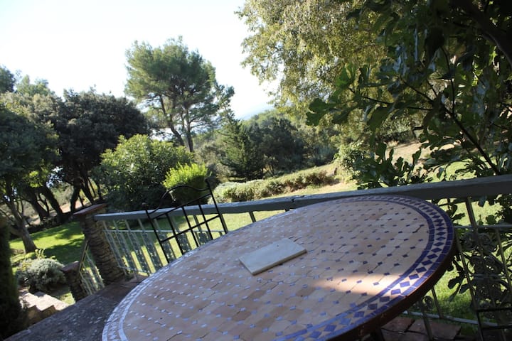 Cottage Insolite, Charme Et Vue - L'Isle-sur-la-Sorgue