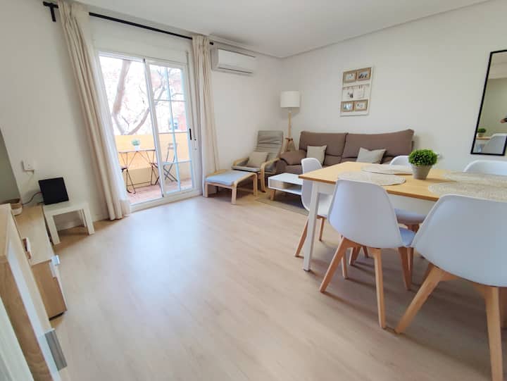 Amplio Apartamento En Corts - Valencia