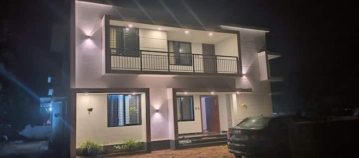 Unnishome Non Ac Family Room - Adoor