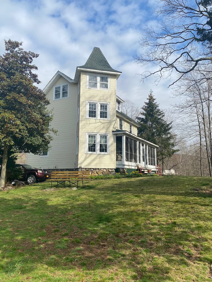 The Victorian River View Of Scotts Circle! - Montrose, NY