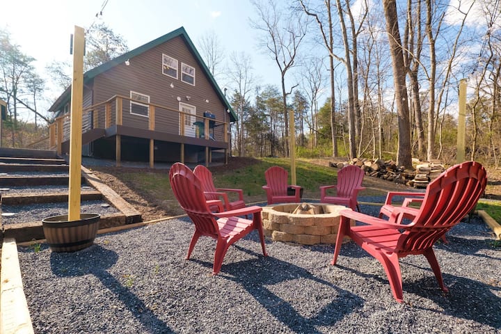 Stream On| Hot Tub, Firepit, Bocce Ball, Ping Pong - Shenandoah, VA