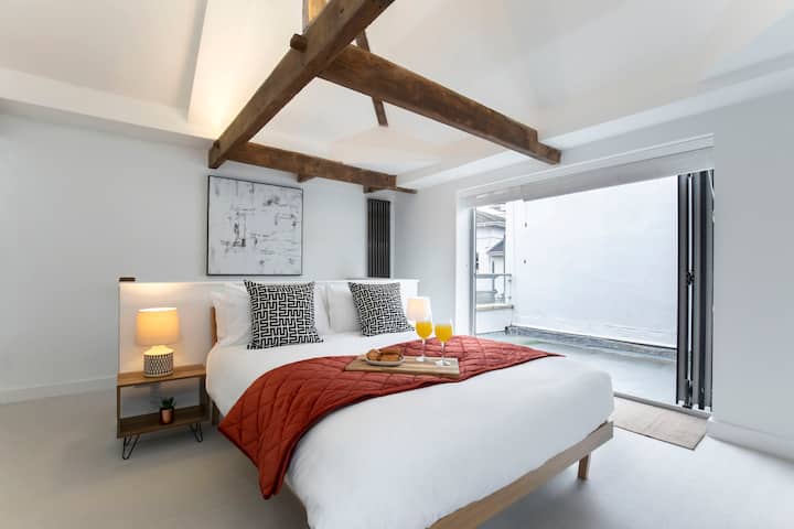 Stunning And Contemporary 2 Bed Home In Lansdown - Cheltenham