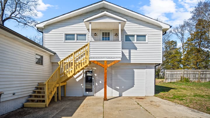 Bright Beautiful Dreamy Loft - Concord, NC