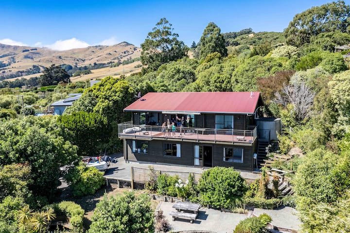 Escape To Duvauchelle - Akaroa