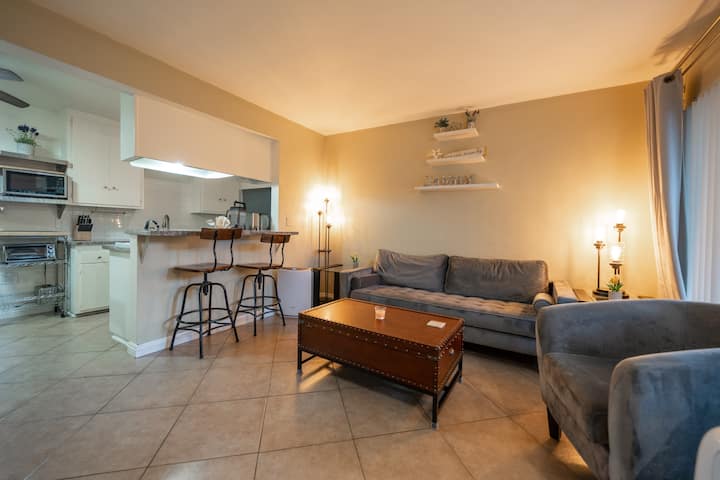 6 Bks From Beach, 1 Bedroom Apt - Long Beach, CA