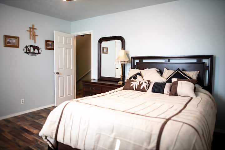 Rancherprivatesuite: 2 Bdr & Bath. Homestead House - Pink, OK
