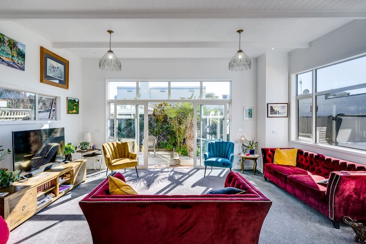 Central Napier Location

3 Bedrooms - Sleeps 5 - Napier
