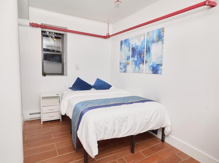 Relaxing Room In Hell's Kitchen - Manhattan, NY