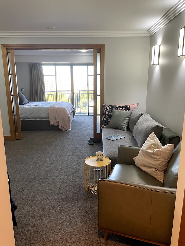 Metropolis - My Home Away From Home! - Auckland