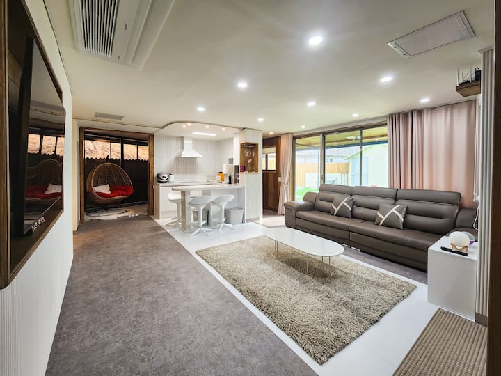 스테이해안
 영일대 도보로 2분거리 새롭게 단장한 독채 켐핑하우스 투룸 침대3개 욕실2개 - 연일읍