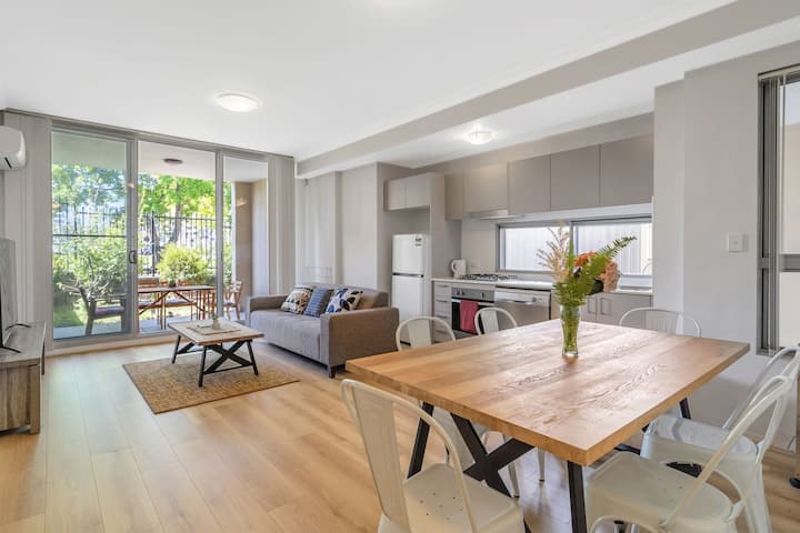 2br| Free Parking| 7 Min Walk To Light Rail - Cumberland