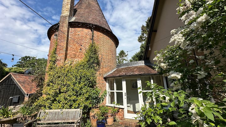 Self-contained Sussex Oast. - Battle