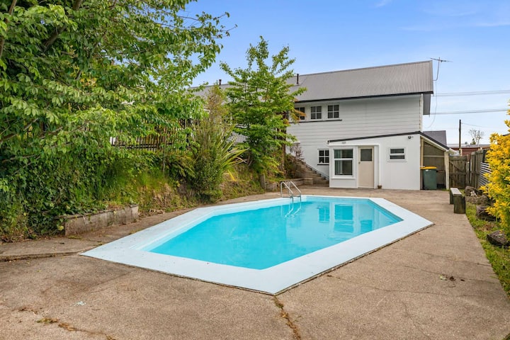 Central In Sunny Springfield With A Swimming Pool. - Rotorua