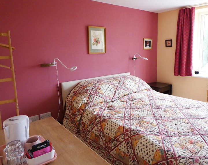“Rose” - Delightful Double Room In Stroud - Stroud, UK