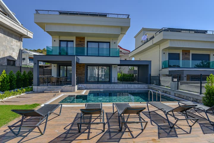 Lüks Müstakil Havuzlu 8 Kişilik Villa - Fethiye