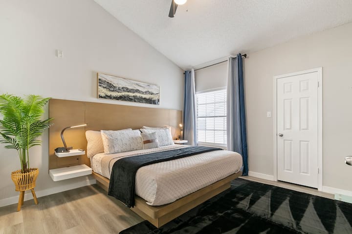 Central Ritzy Getaway | King Bed - Dallas