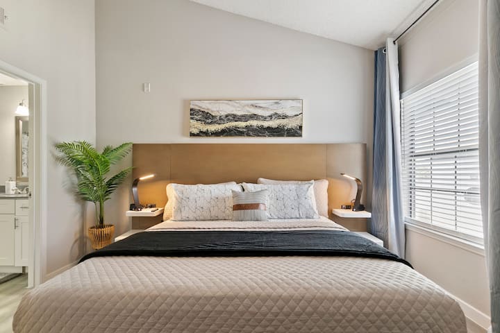 Central Ritzy Getaway | King Bed - Dallas