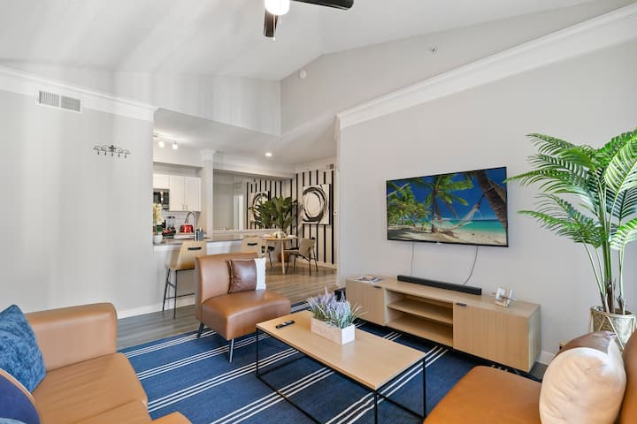 Central Ritzy Getaway | King Bed - Northwood Hills - Dallas