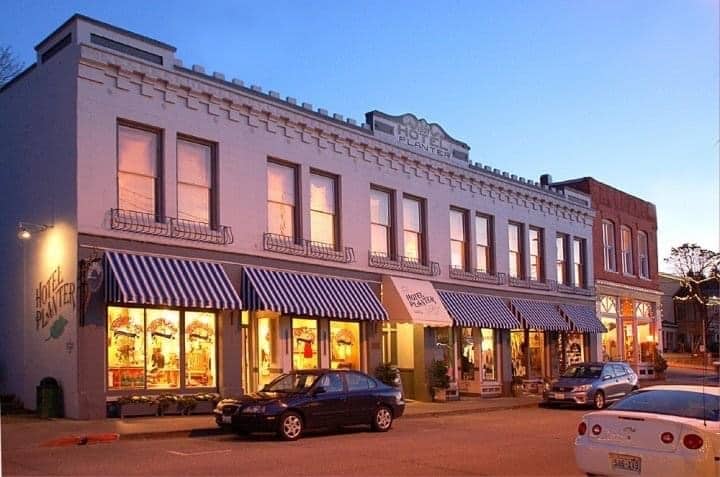 Courtyard View Queen Room - #11 - La Conner, WA