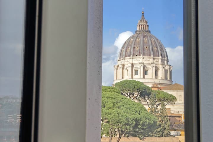 A Window On The Dome Of St. Peter's Basilica - Rooma