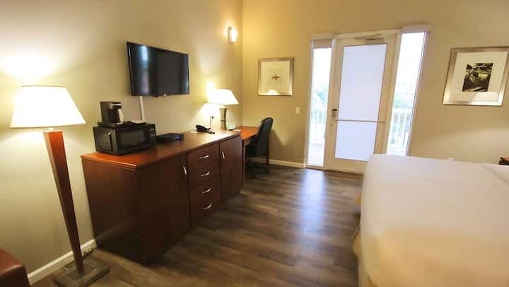 King Room On Johns Pass - Treasure Island, FL