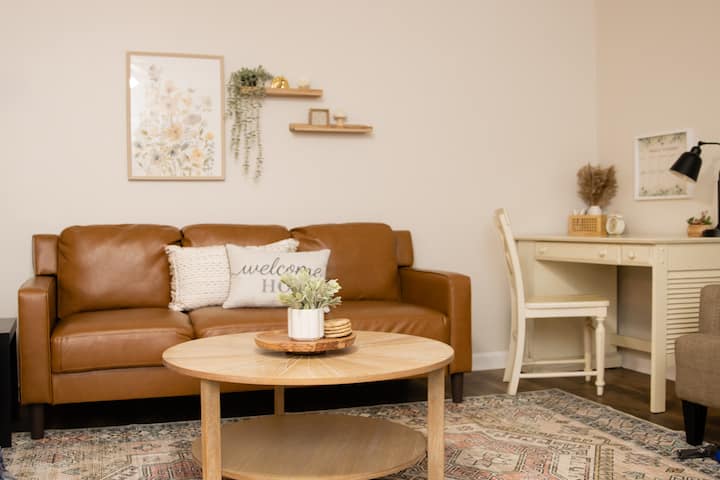 Cozy And Spacious Town Home - Tallahassee, FL