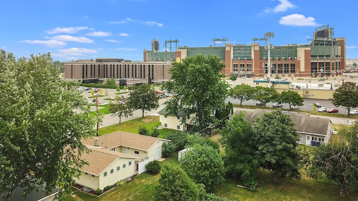 Pack Shack 4 At Lambeau Field! - Green Bay, WI