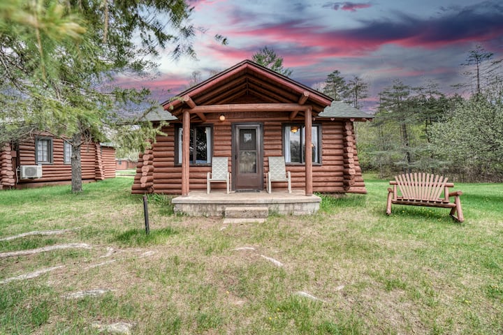 Edgewater Resort Cabin #1 - Iron Mountain, MI