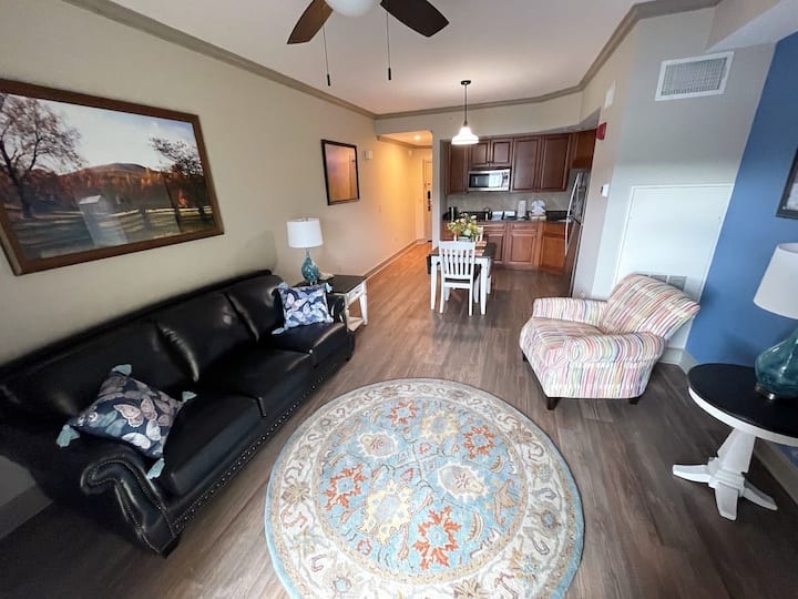 Riverside Condo W/ Deck - Pigeon Forge, TN