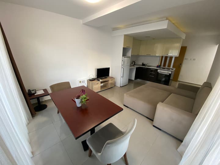 Private Flat In Famagusta Center With Hotel Perks - Famagusta