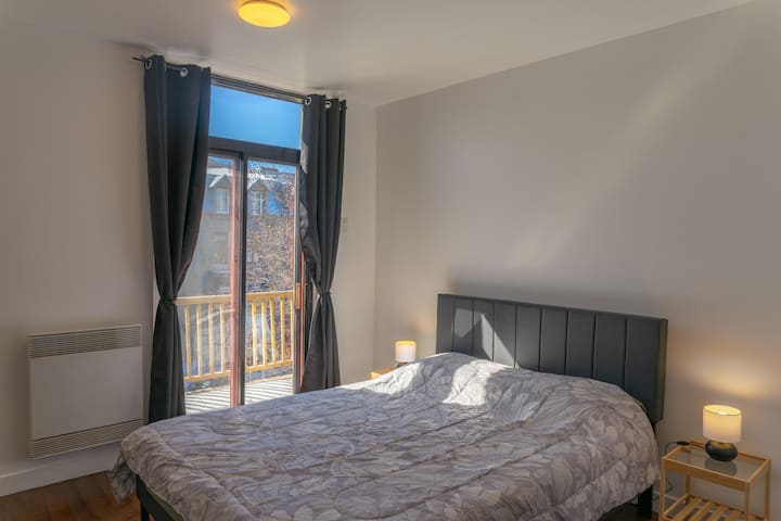 Spacious 3 Bedroom Apartment In Heart Of Montreal - Montreal