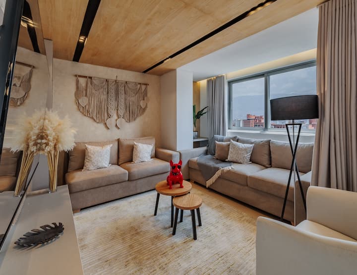 |Ep| Spacious Apt In Laureles W/ac's, Views, Desk - Medellín