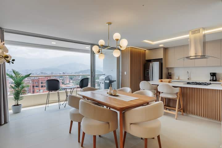 |Ep| Spacious Apt In Laureles W/ac's, Views, Desk - Medellín