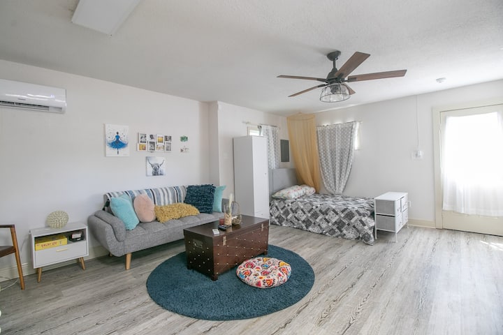 Studio Apartment Close To The Beach! - Oasis Resort, Gulfport