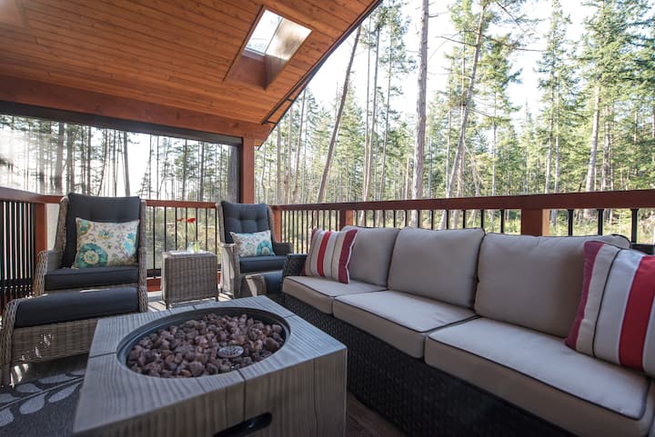 A 5 Minute Walk From The Beach! - Comox